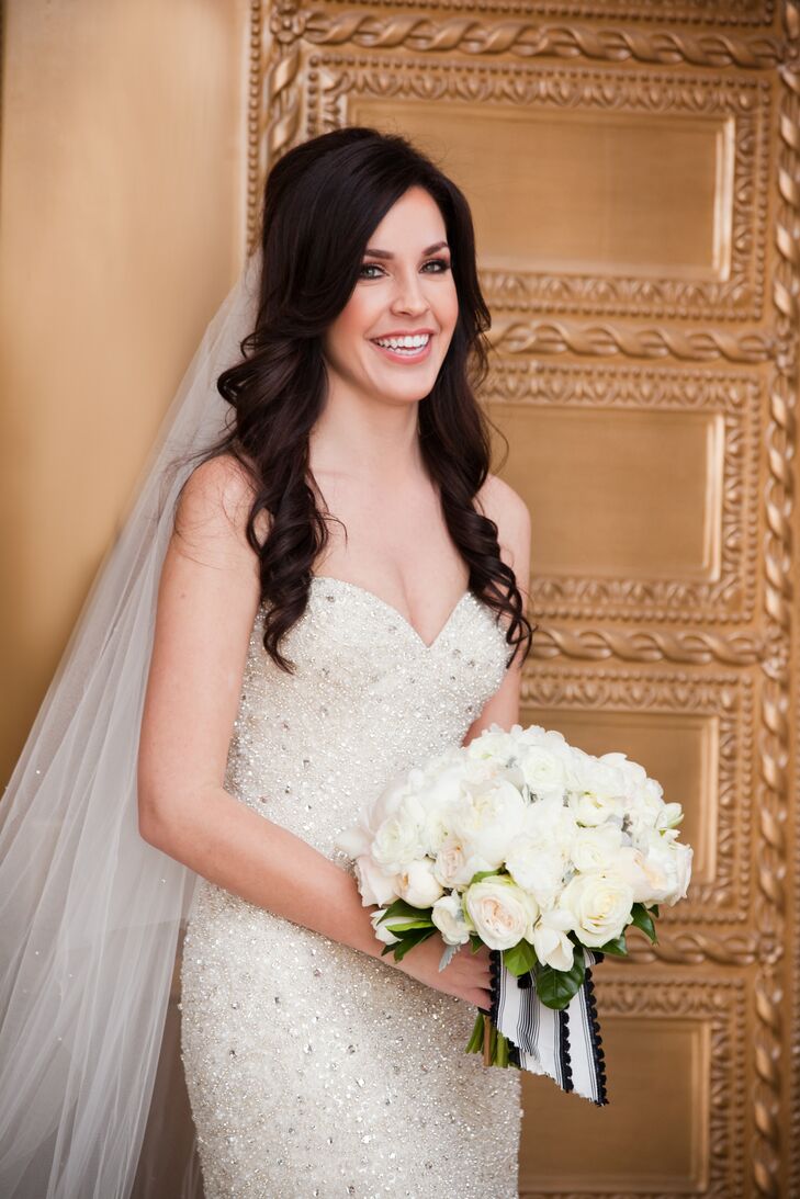 Bride in a Half Updo With a Long Veil