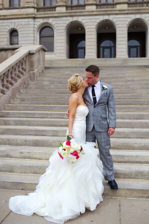 Bride and Bridemaids with Bouquets