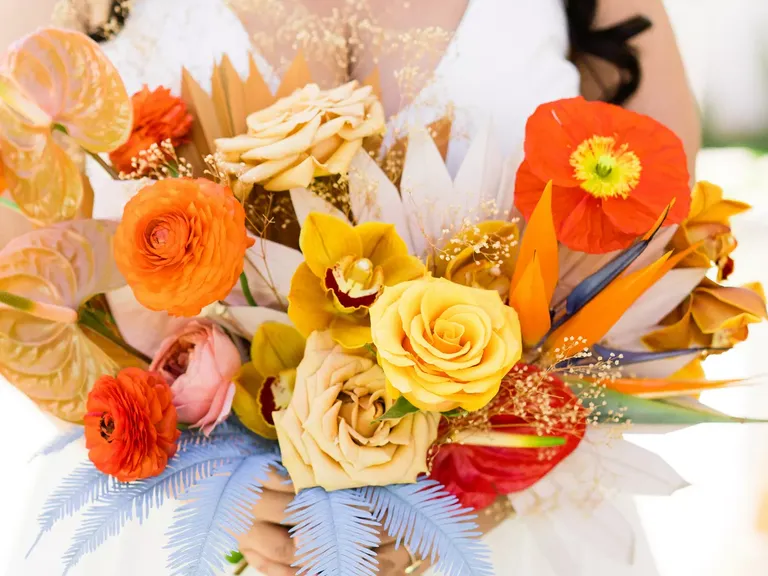 21 Vibrant Tropical Wedding Bouquet Ideas to Catch All Eyes