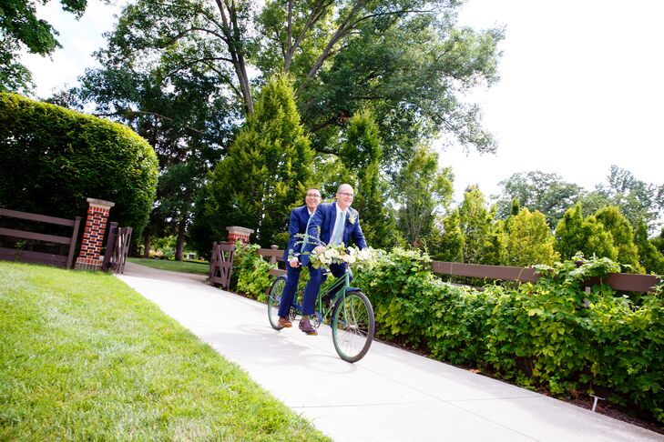 Vintage Tandem Bike Ceremony Entrance
