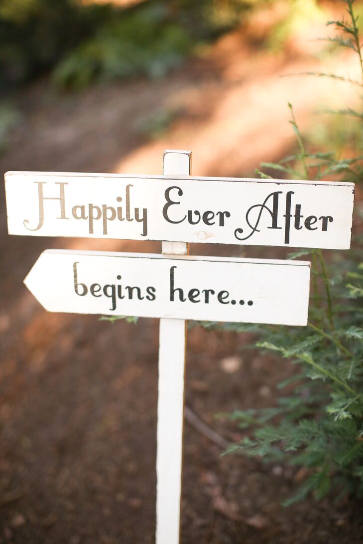 Black-and-White Picket Sign