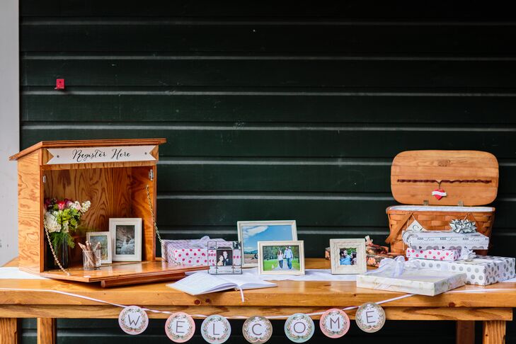 DIY Wooden Guest Book Table