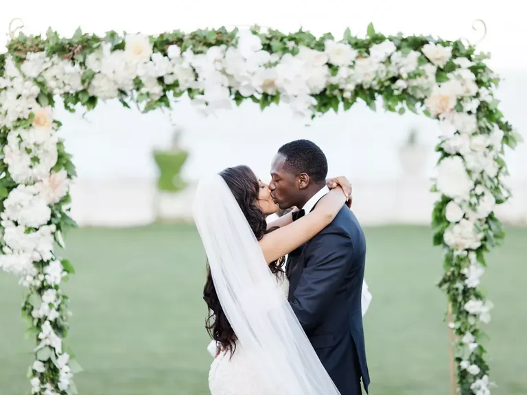 Wedding First Kiss: Do's and Don'ts for a Moment to Remember