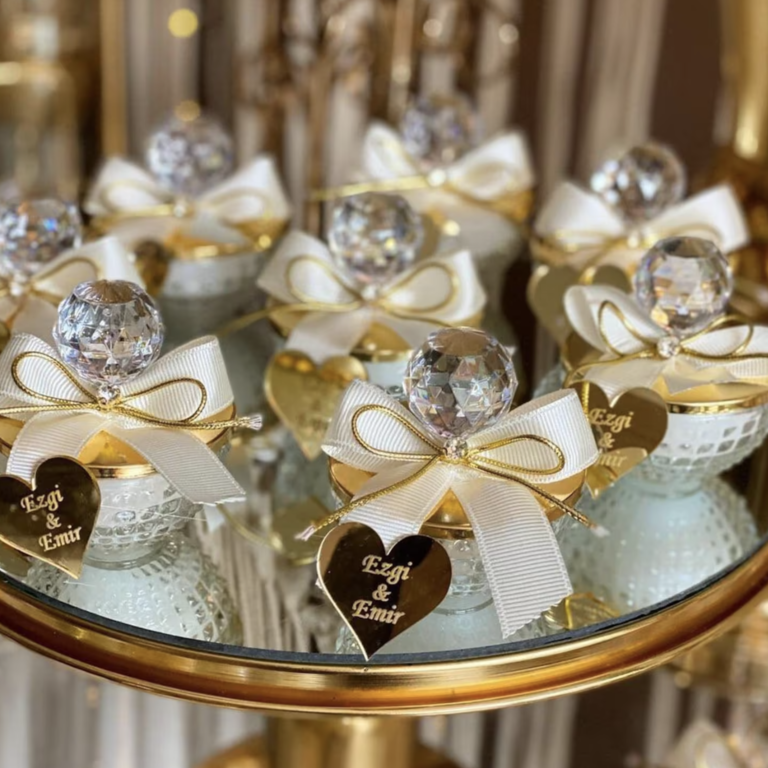 These 20 Candle Wedding Favors Prove Why Theyre The Best