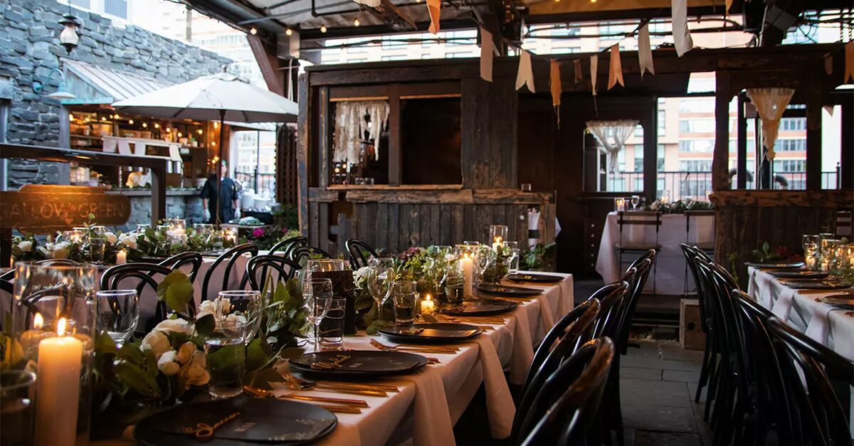 How to Write a Thank-You Note to Your Wedding Venue Staff