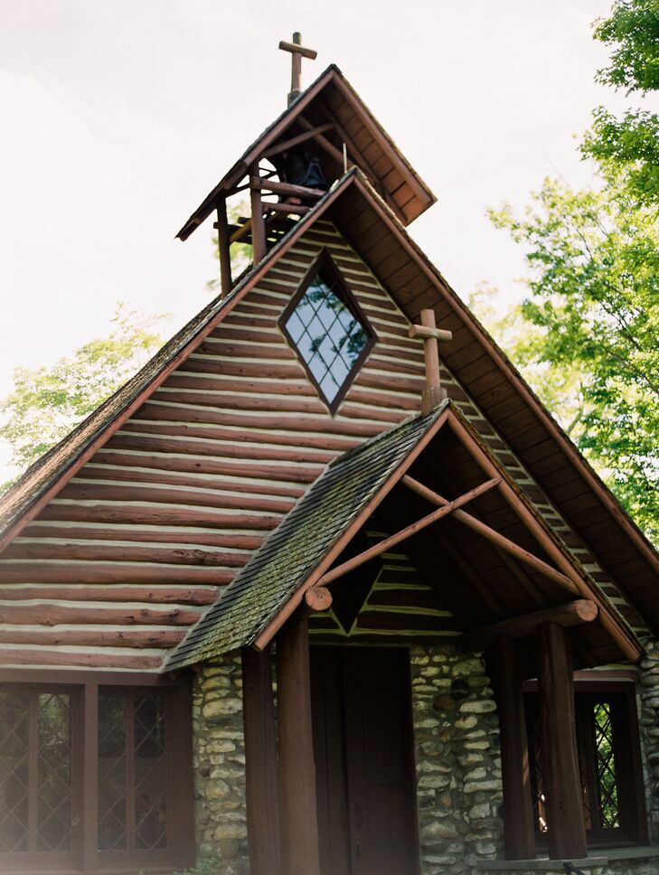 A Classic, Preppy Wedding at Northport Point Club in Michigan