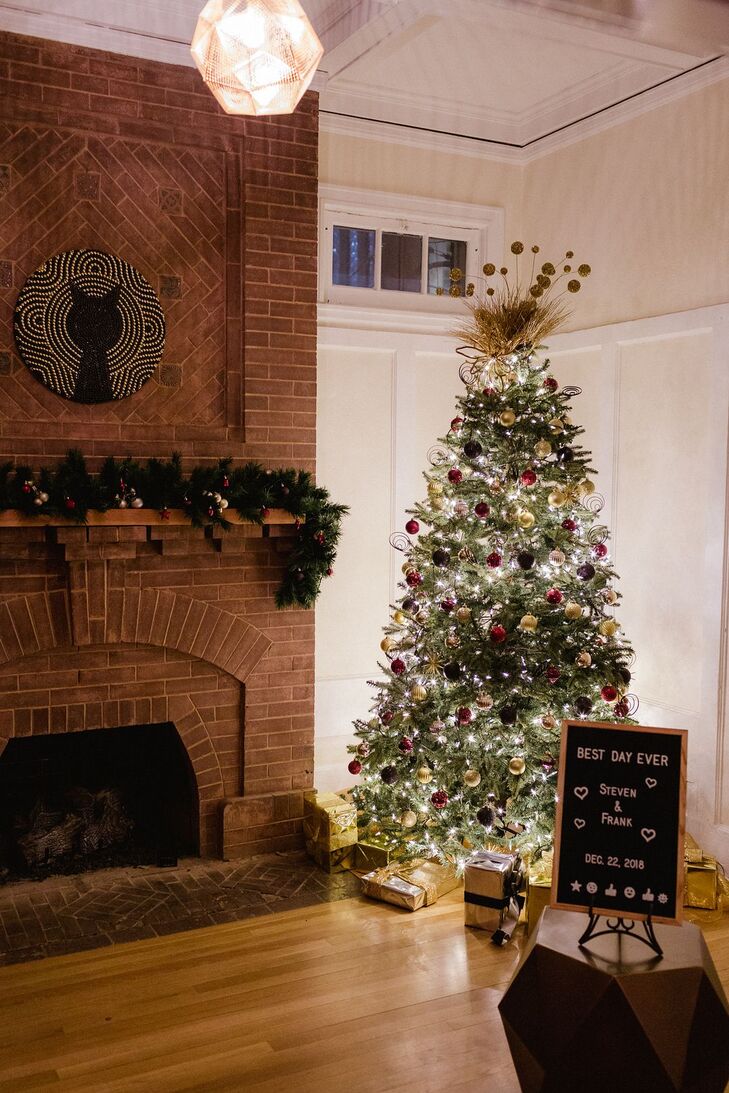 One Couple's Stylish Christmas-Themed Wedding at the Boo Cat Club in St ...