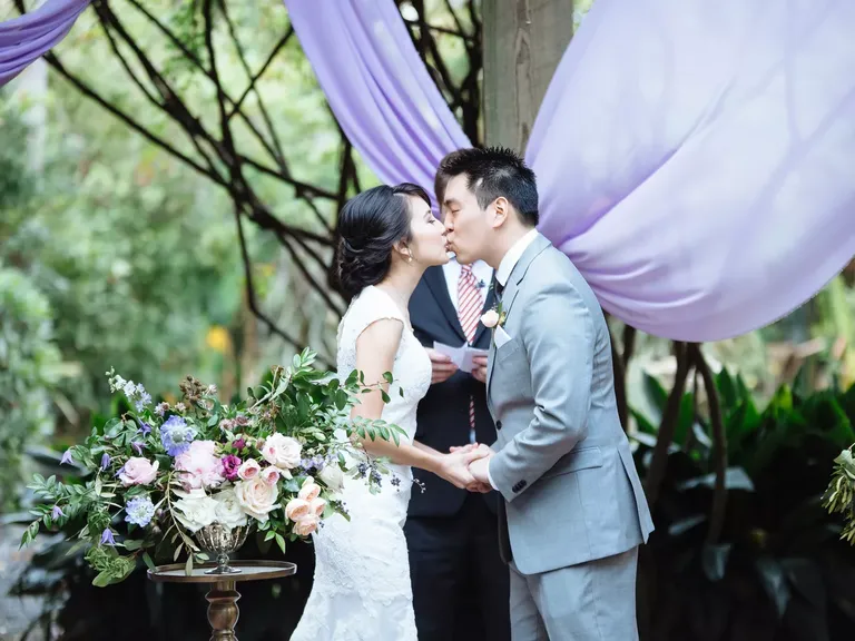 Wedding First Kiss: Do's and Don'ts for a Moment to Remember