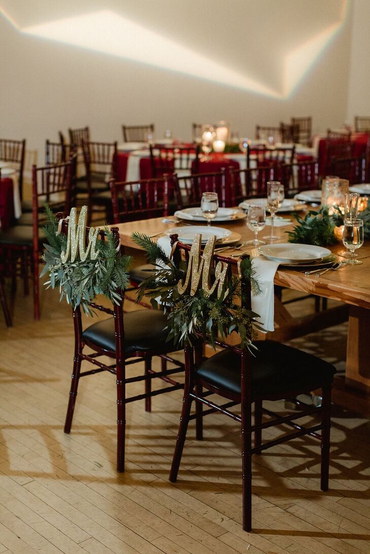 One Couple's Stylish Christmas-Themed Wedding at the Boo Cat Club in St ...