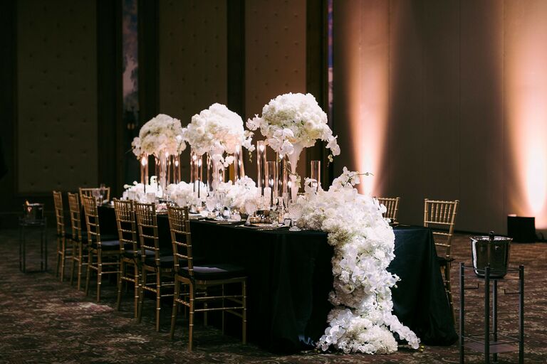 40 White Wedding Flower Ideas For Monochrome Lovers