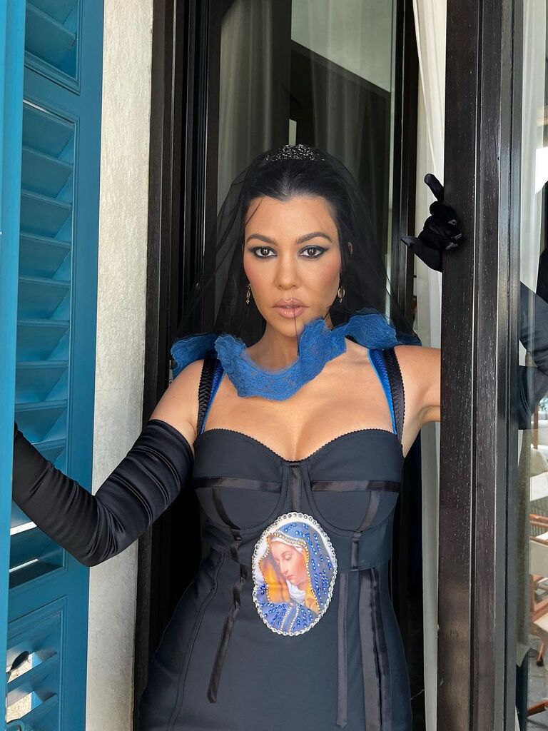 New Kourtney Kardashian Wedding Details Revealed in Hulu Special New Kourtney Kardashian Wedding Details Revealed in Hulu Special