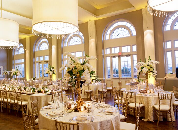A Modern, Elegant Wedding at Calhoun Beach Club in Minneapolis, Minnesota