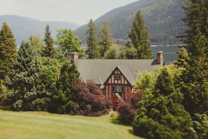 A Natural, Garden Wedding at Blaylock Mansion in Nelson, British Columbia