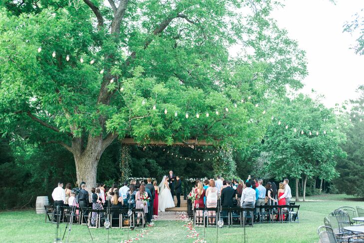 A Romantic Wedding at Bernhardt Winery in Plantersville, Texas