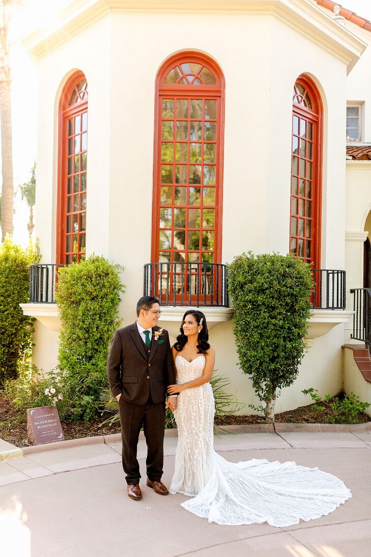 Bride and Groom at Muckenthaler Mansion in Fullerton, California